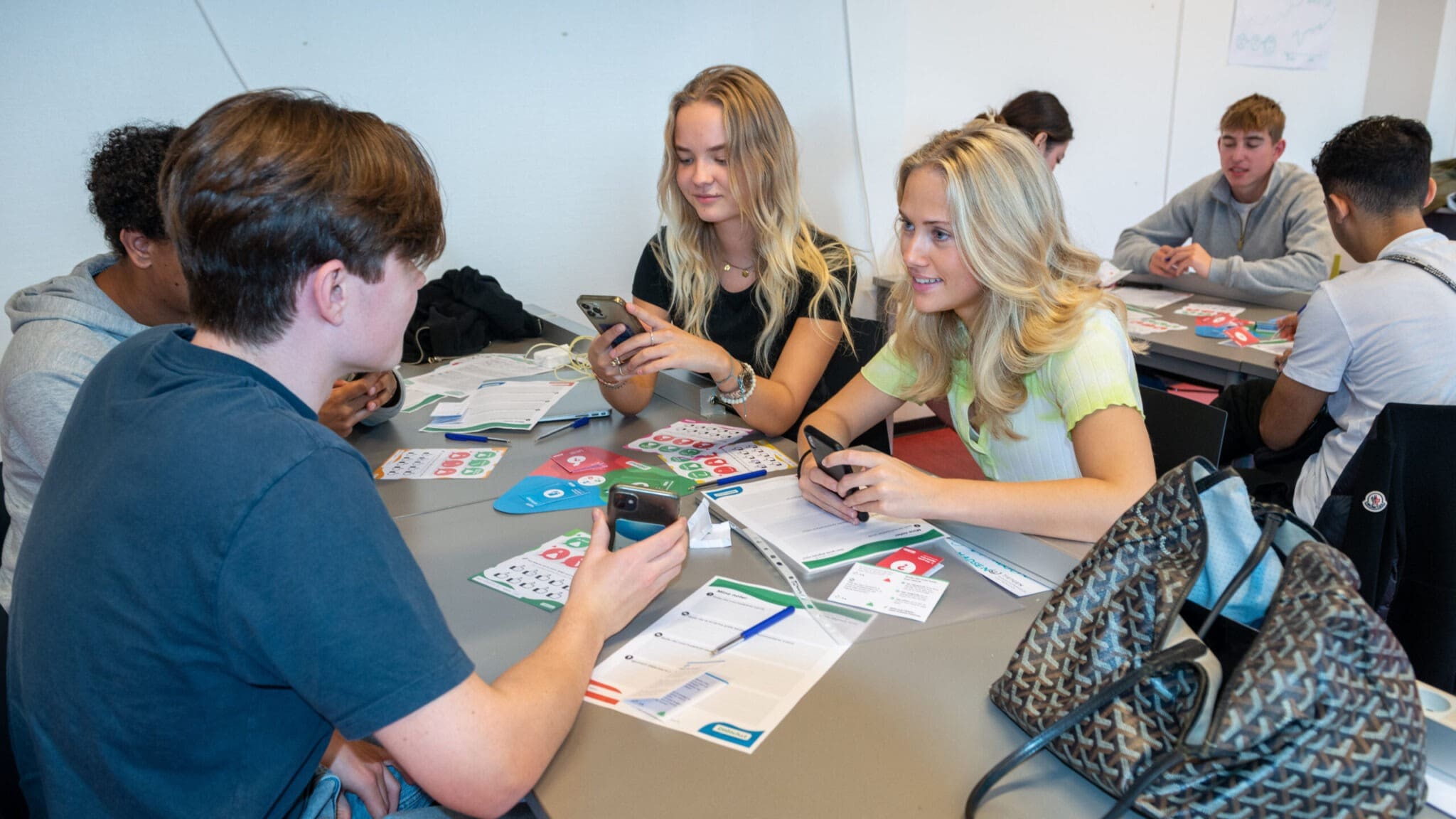 Kontakt - DIGIchat - Gør læring sjovt